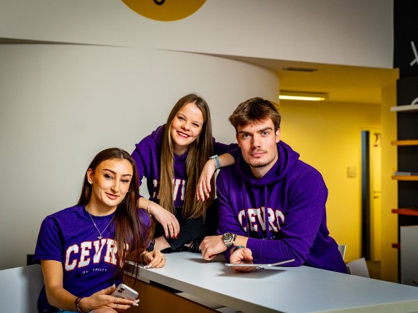 Na CEVRO Univerzitě se mohou stát středoškoláci na týden vysokoškolákem ...