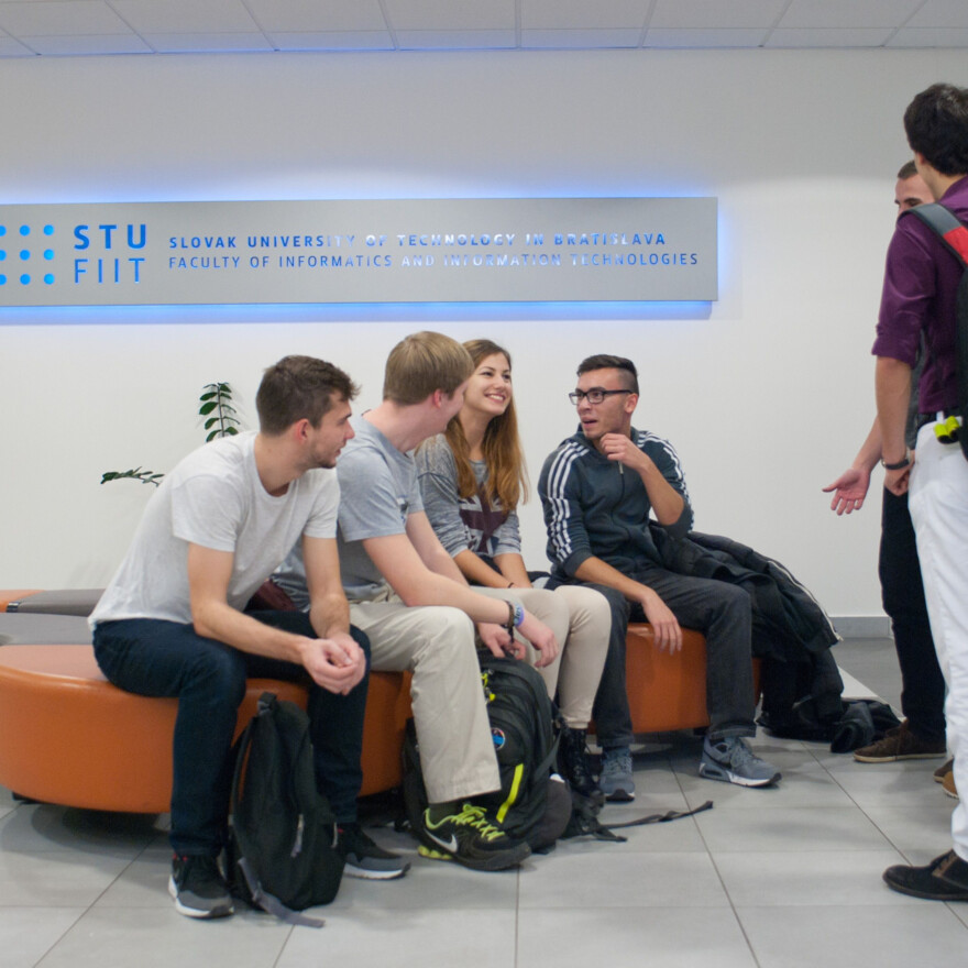 Fakulta informatiky a informačných technológií - Slovenská technická ...